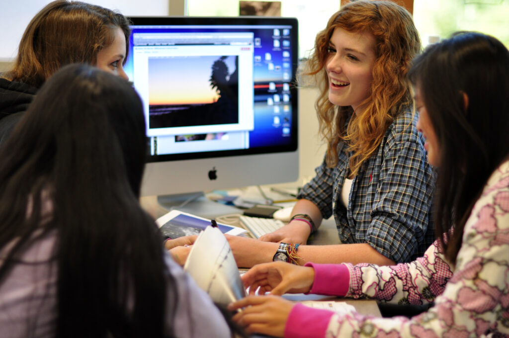 Students Critiquing Student Photos - Changing The Subject